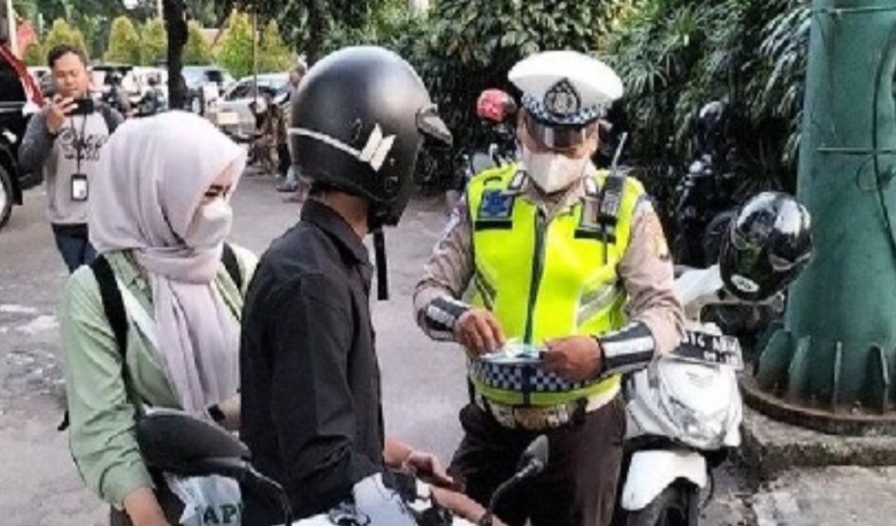 Denda Tilang Terbaru Diumumkan, Begini Perbedaan Sanksi Tilang Tidak Punya SIM dan Tidak Membawa ...