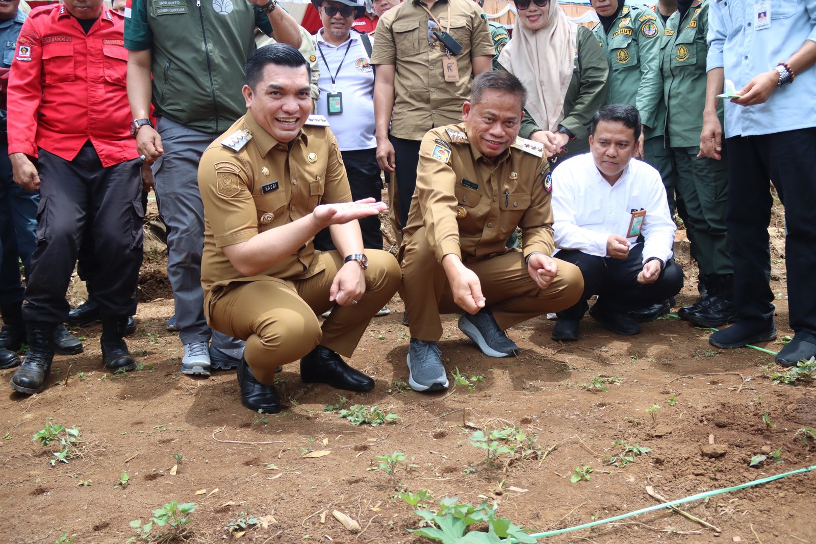 Tingkatkan Produktivitas Lahan, Pj Gubernur Sulsel Bersama Pj Bupati Takalar lakukan Penanaman ...