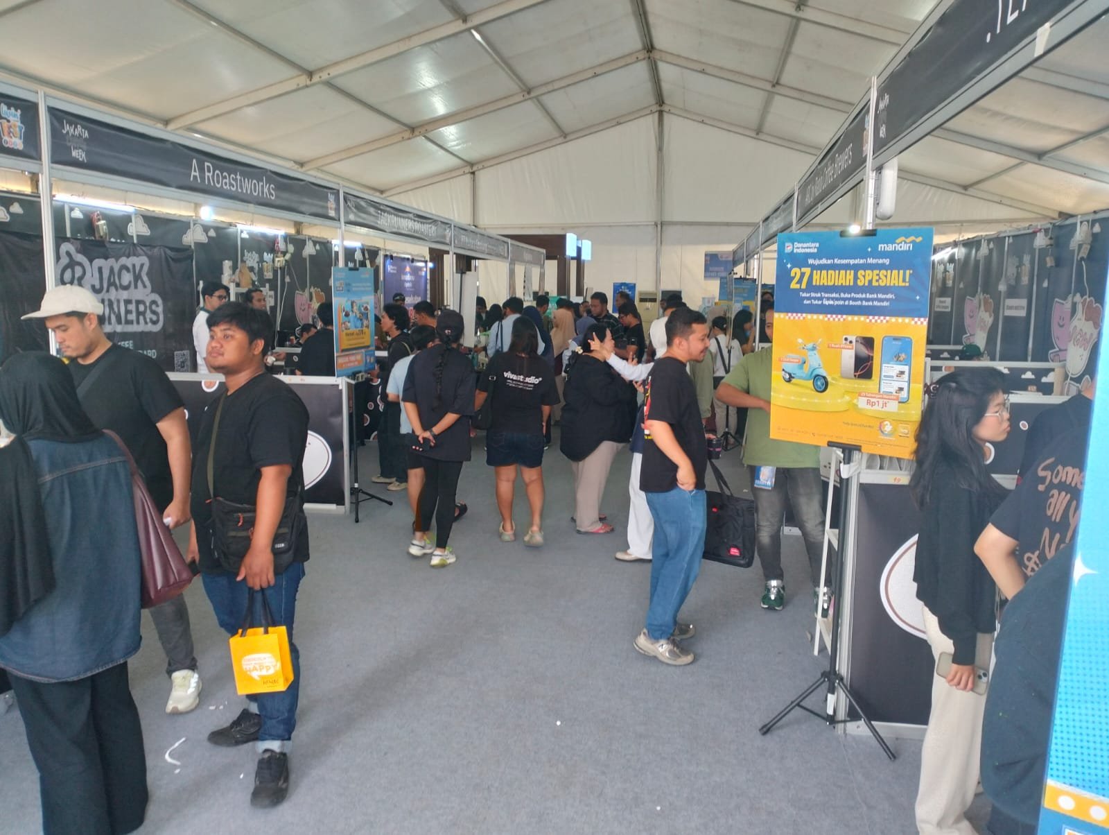 Memasuki Hari Ketiga, Livin' Fest Mandiri 2025 di Phinisi Point ...